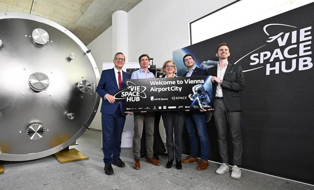 Weltraumcluster in AirportCity auf dem Flughafen Wien vergrößert sich ...